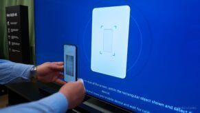 Cum conectez un telefon la PC?